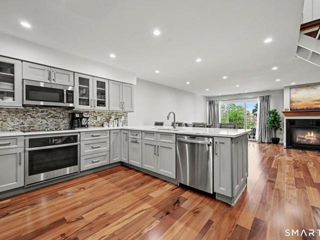 1400 Bedford St Apt 5, Stamford, CT 06905