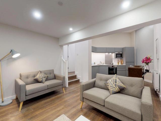 £1400 Big 2 Bed Bills Incl Sheff City Centre Flat