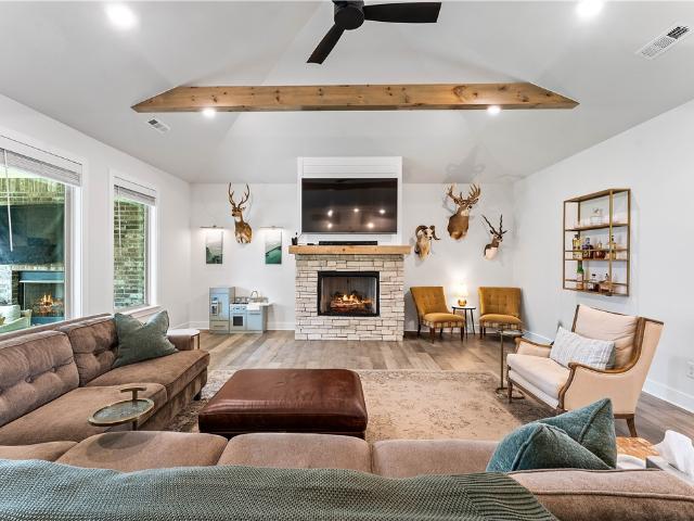 1400 Dresden Drive