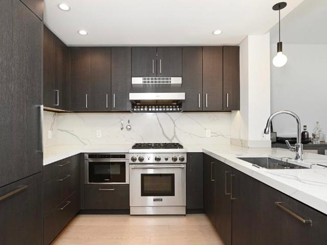 1400 Hudson St # 807