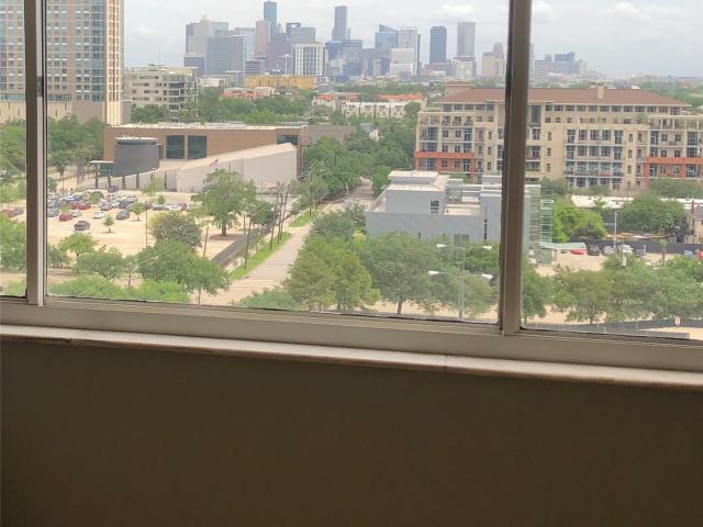 1400 Hermann Drive 11D