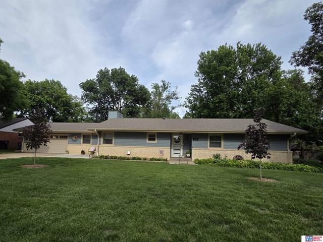 1400 Paddock Ln, Beatrice, NE 68310