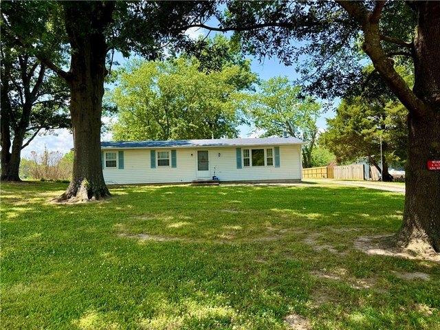 1400 Rd, Nevada, MO 64772