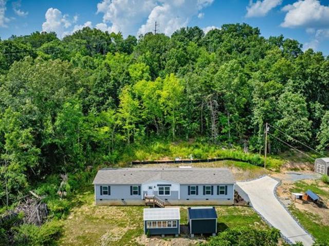 1400 Stoneybrook Dr, Johnson City, TN 37601