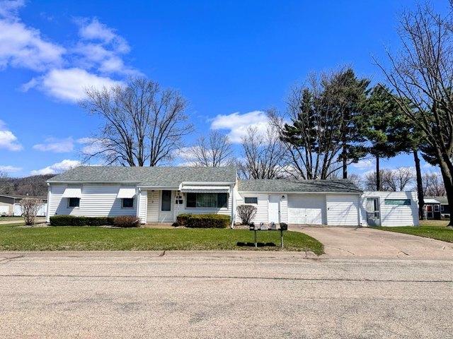 1400 S 11th St, Prairie du Chien, WI 53821