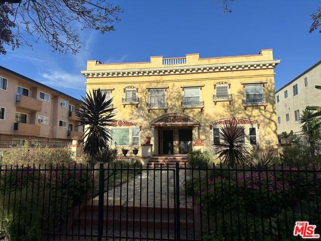 1400 S St Andrews Pl, Los Angeles, CA 90019 | MLS #26636 | Compass