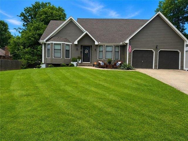 1400 SE 6th Pl, Lee's Summit, MO 64063