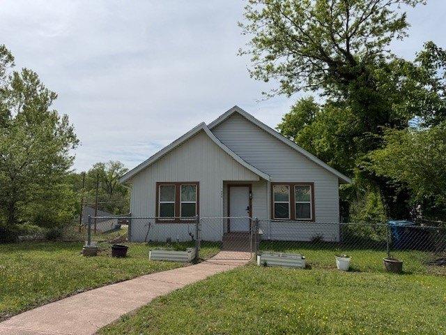 1400 W Chestnut St, Denison, TX 75020