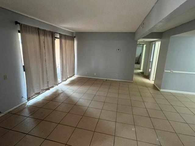 1400 W Edgehill Road 11