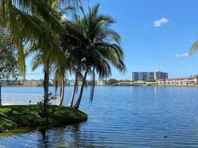 1400 191st St NE #204, Miami, FL 33179