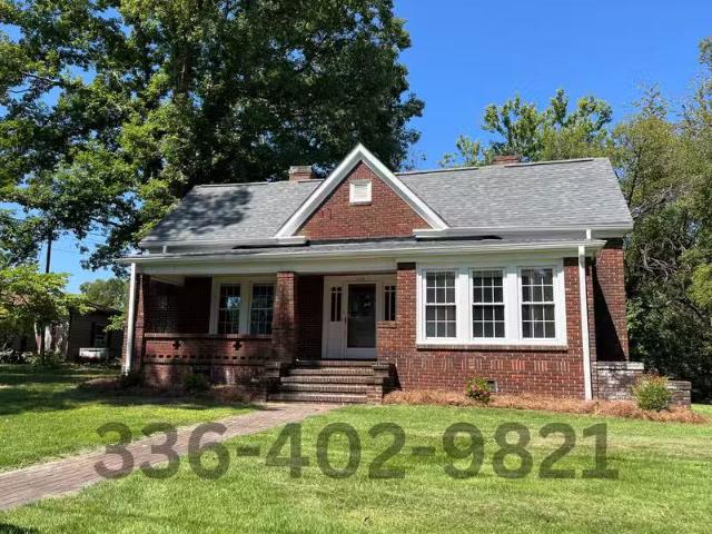 $1400 3 bed 1 bath Fully Updated House with Private Back Yar.
