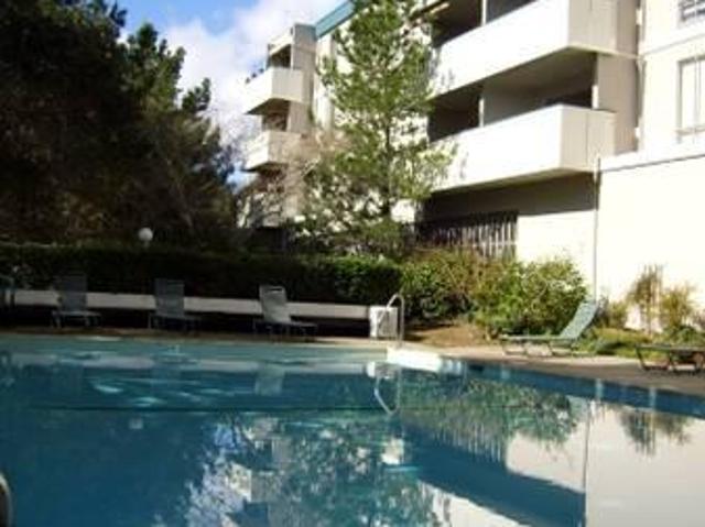 $1400 / 500ft² !LOVELY VIEWS & IMMEDIATE FREEWAY ACCESS ACCENTUATE THIS UNIT