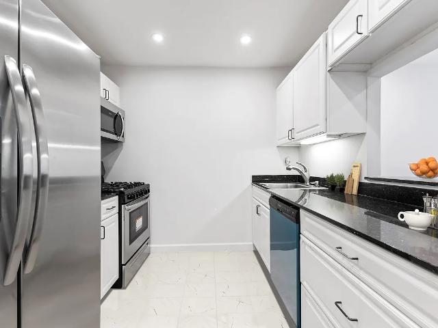1400 5TH Avenue 2D
