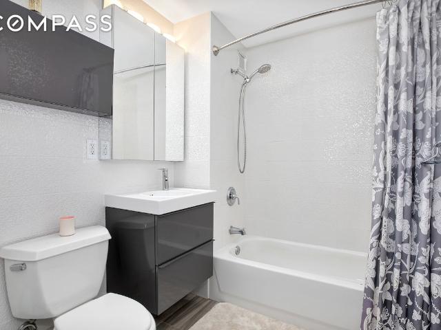 1400 5th Avenue 8J