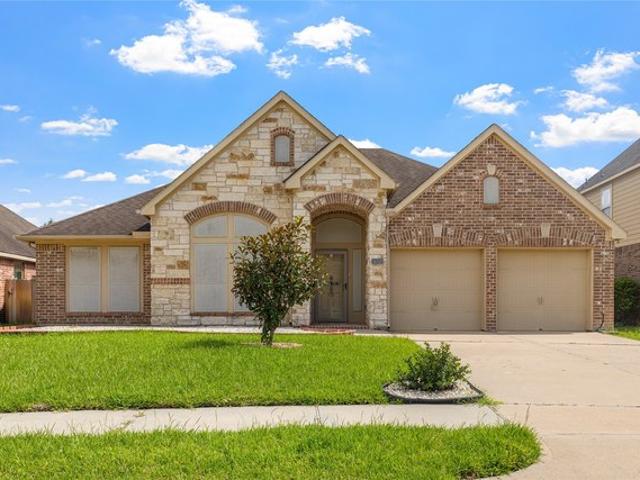 14010 Lake Hollow Dr, Pearland, TX 77584