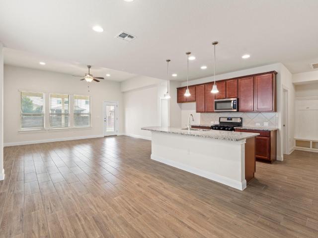 14011 Hedera Dr