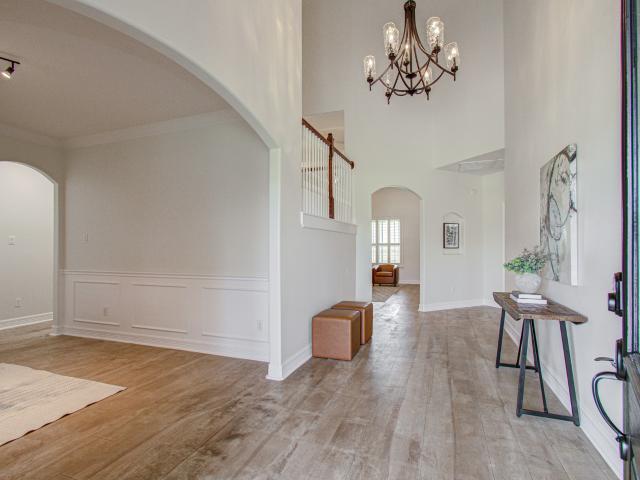 14018 Hawthorne Circle