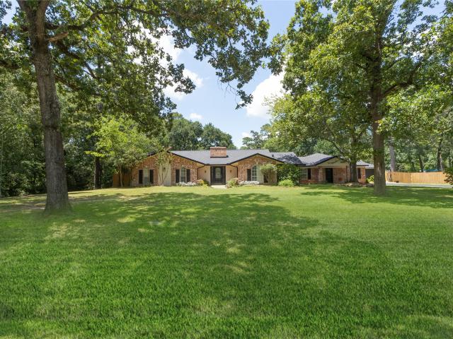 1401 Magnolia Lane