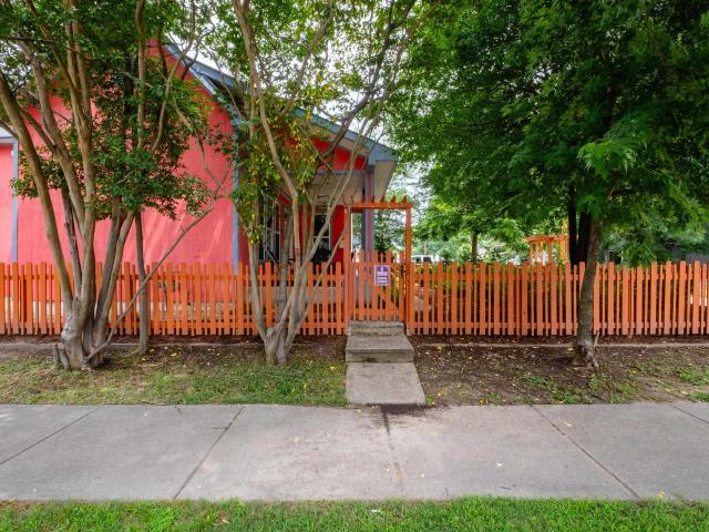 1401 Maple Street