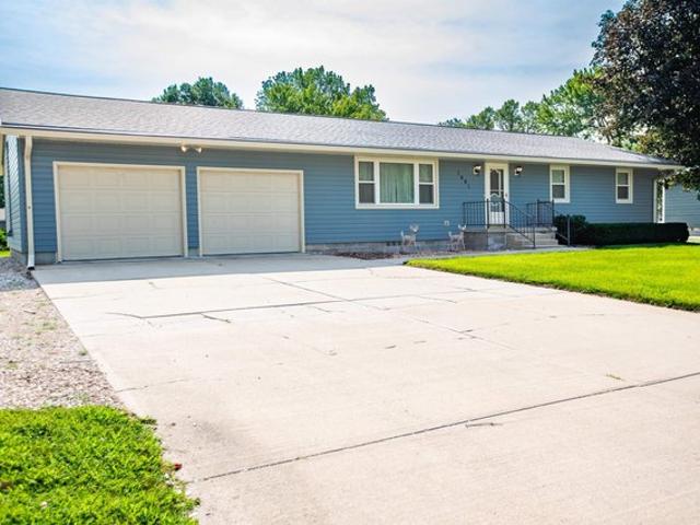 1401 Marshall St, Wood River, NE 68883
