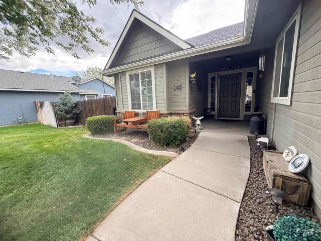1401 N 14th E