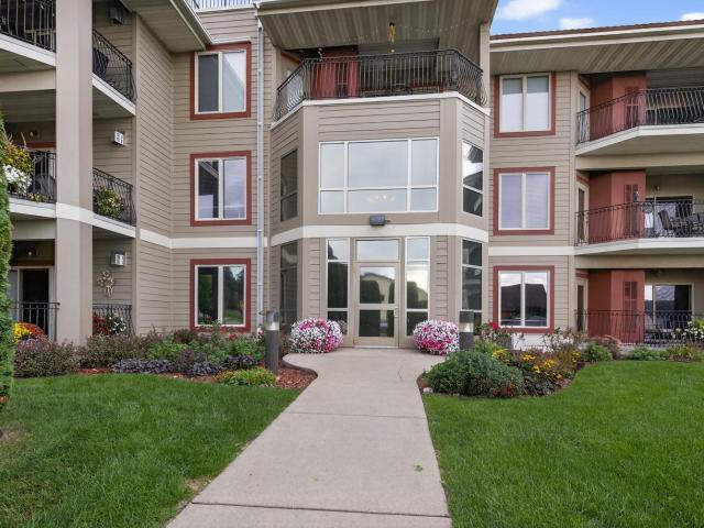 1401 N Lakeshore Drive # 206