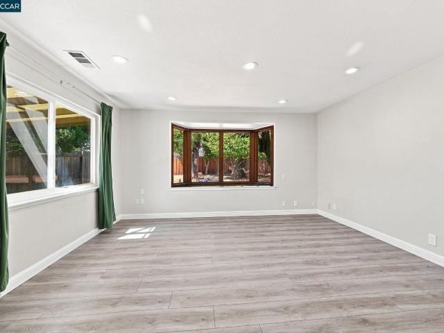1401 Nicholas Dr