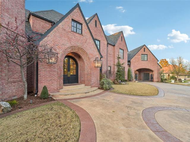 1401 Oak Tree Drive