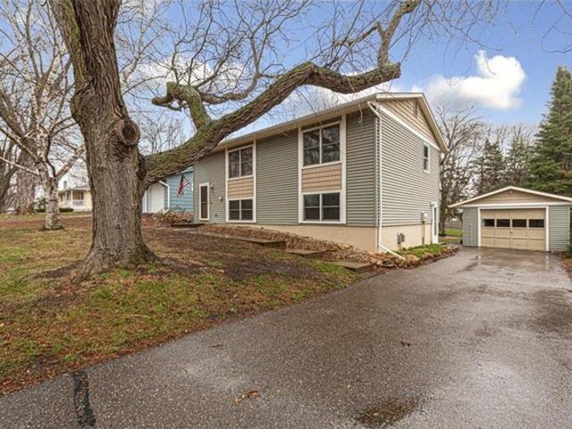 1401 Autumn Dr, Faribault, MN 55021