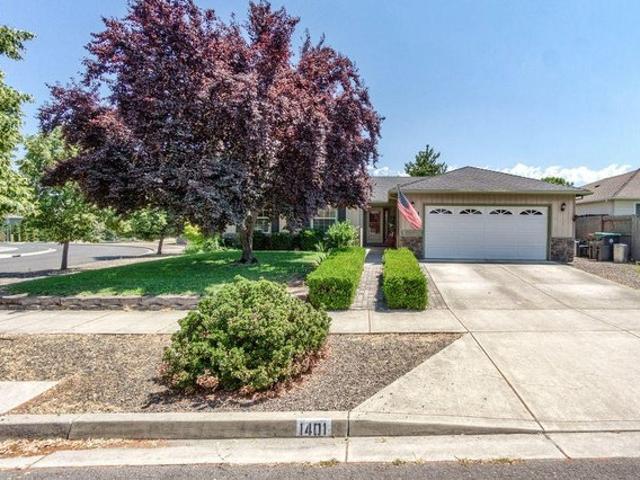 1401 Andrew Dr, Medford, OR 97501