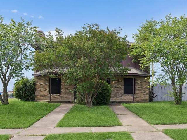 1401 Brook Meadow Cir, Lancaster, TX 75134