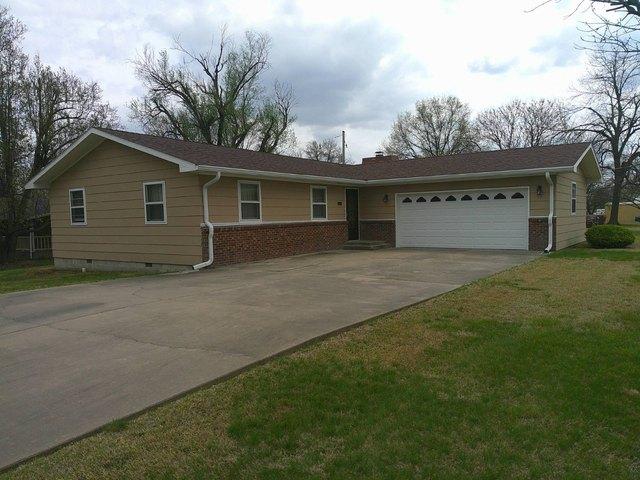 1401 Charles St, Humboldt, KS 66748