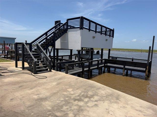 1401 County Road 230, Bay City, TX 77414