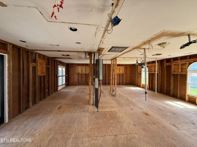 1401 Crocus Lane