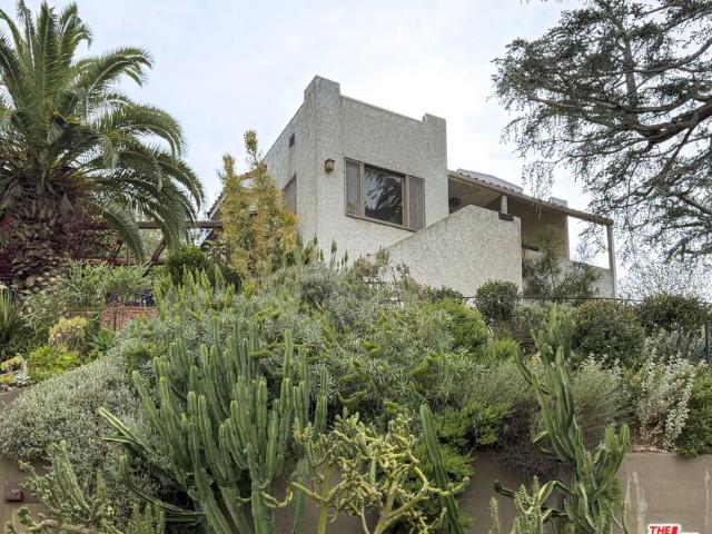 1401 Dartmouth Drive