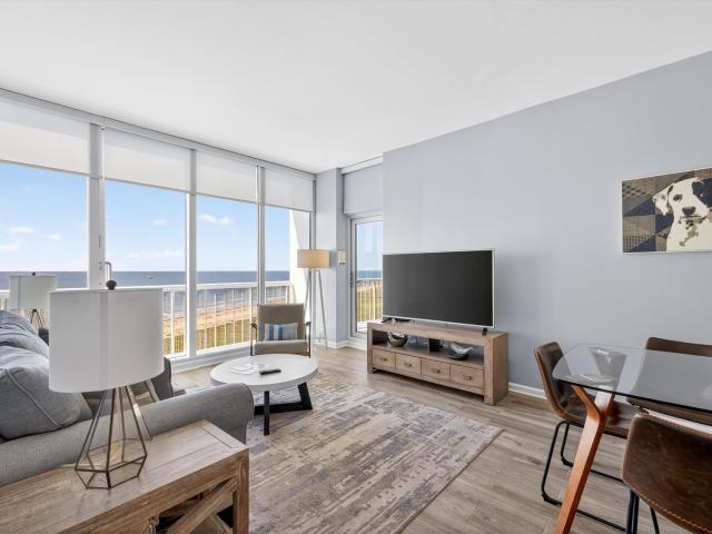 1401 E BEACH Drive 1206