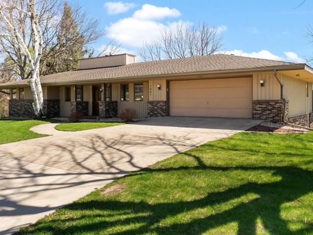 1401 E Garfield St, Mount Horeb, WI 53572