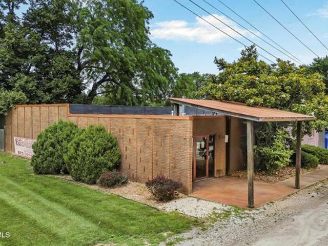 1401 E Main St, Linn, MO 65051