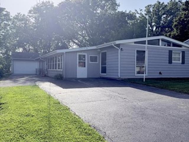 1401 Fairlane Dr, Valparaiso, IN 46383