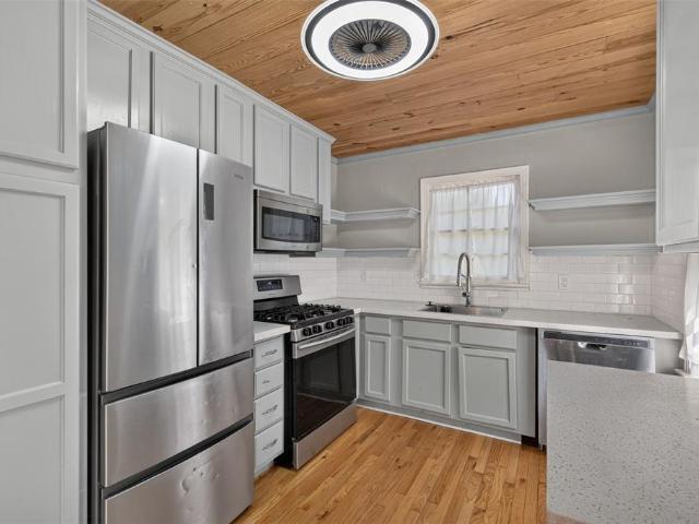 1401 Glen Oak Place