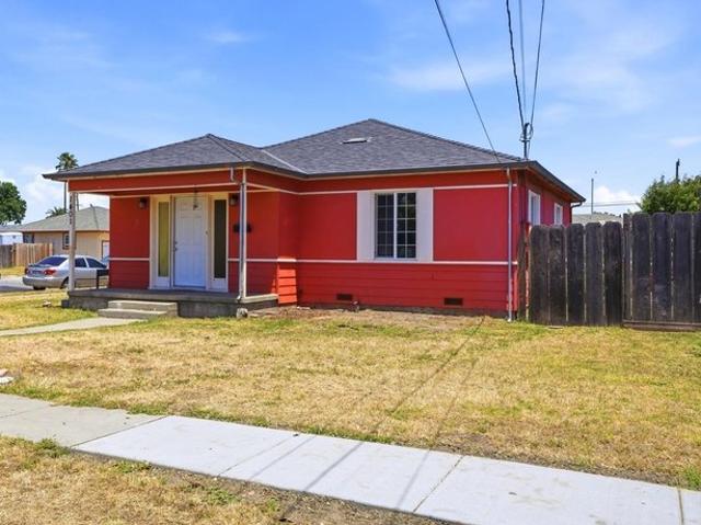 1401 Grandhaven St, Salinas, CA 93905