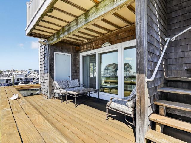 1401 Harbour Cv