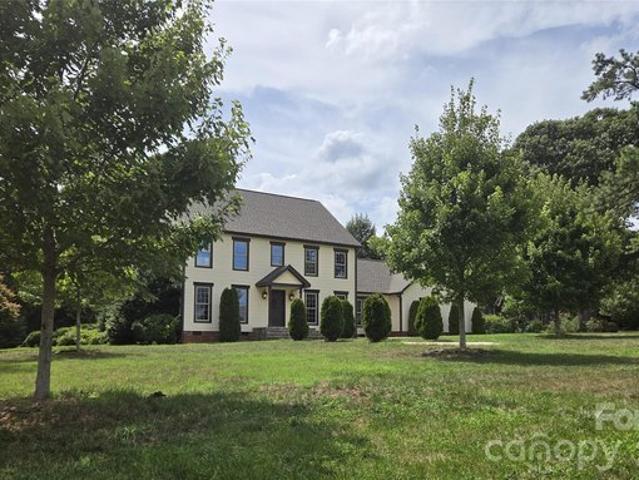 1401 Heatherloch Dr, Gastonia, NC 28054