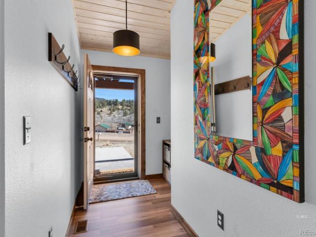 1401 Larkspur Lane
