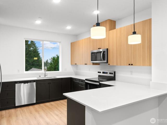 1401 SW 111th Ln, Seattle, WA 98146 | MLS #2509
