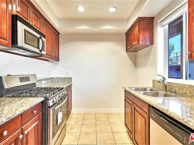 1401 S St Andrews Pl, Unit 209, Los Angeles, CA 90019 | MLS #26663