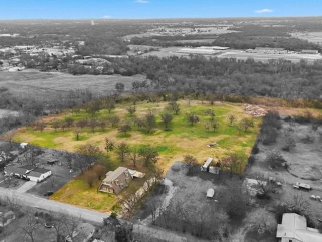 1401 S Walnut St, Cleburne, TX 76033
