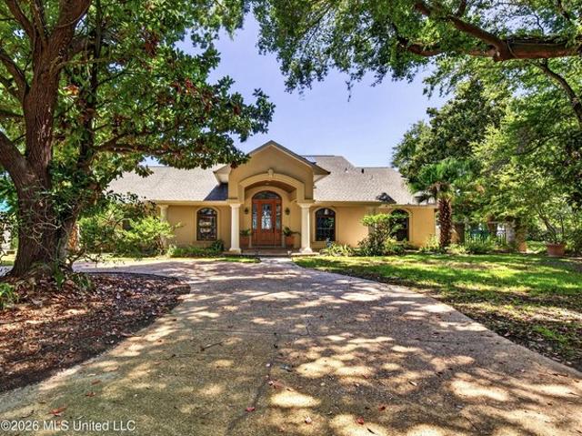 1401 Seacliffe Dr, Gautier, MS 39553