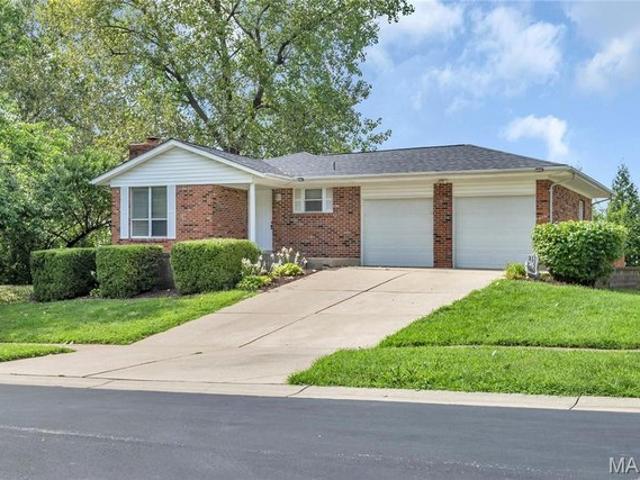 1401 Tamarack Dr, Saint Charles, MO 63301