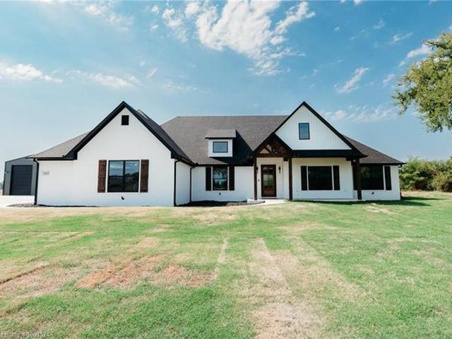 1401 W Utah Ranch Rd, Lavaca, AR 72941
